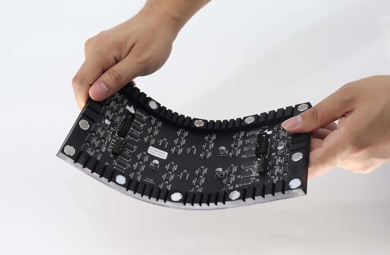 P1.667 Indoor Flexible LED Display Module Soft LED Wall Screen